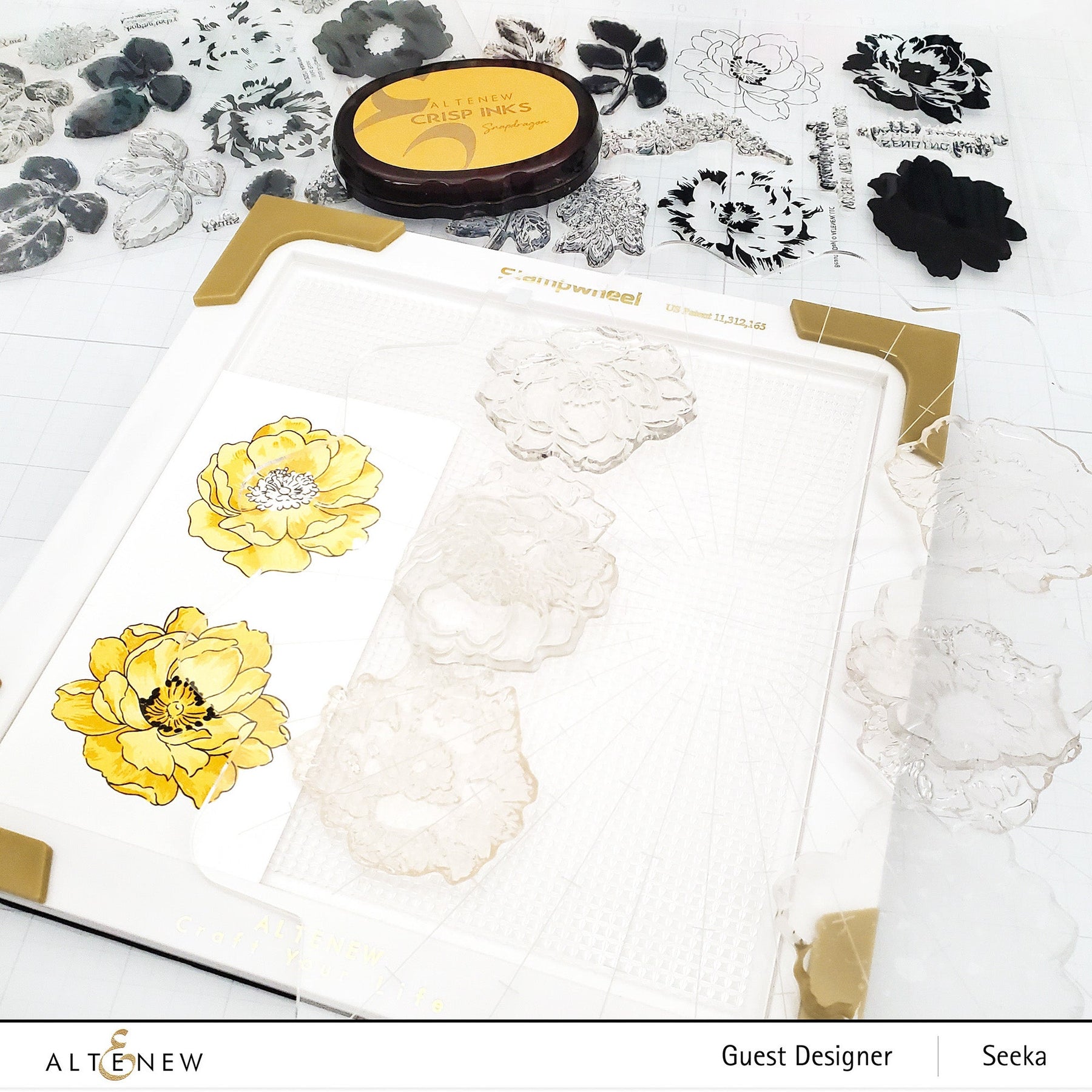 Festive Greenery Embossing Altenew - Mennys Bastelshop