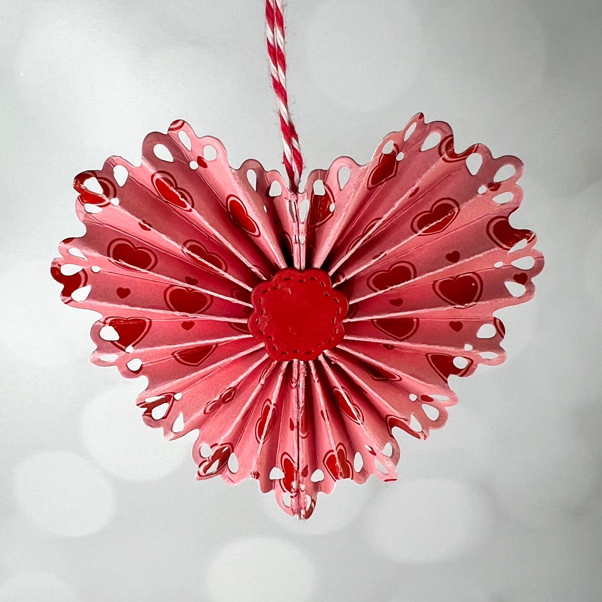 Scalloped Heart Rosette - Pixi Dust Designs - Mennys Bastelshop